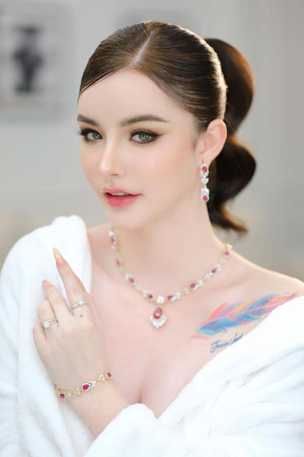 Jessie Vard แจกวาร์ป เจสซี่ วาร์ด สาวลูกครึ่ง อกใหญ่ นางแบบ เด็ด 18+